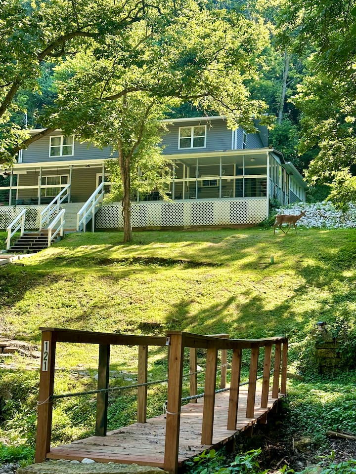 Hillside Hideaways: The Cottage - Grafton, IL