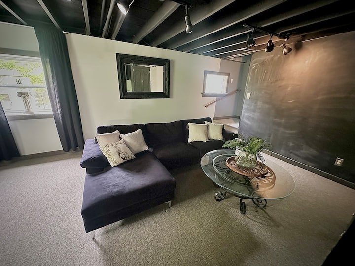 Hillside Hideaways: The Cottage - Grafton, IL