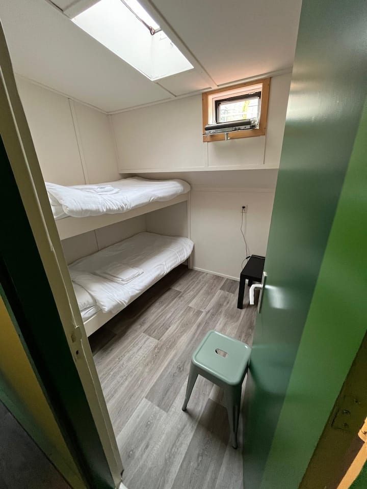 Jungle Cabin Bora @Bocoliving Rotterdam Marina - Rotterdam