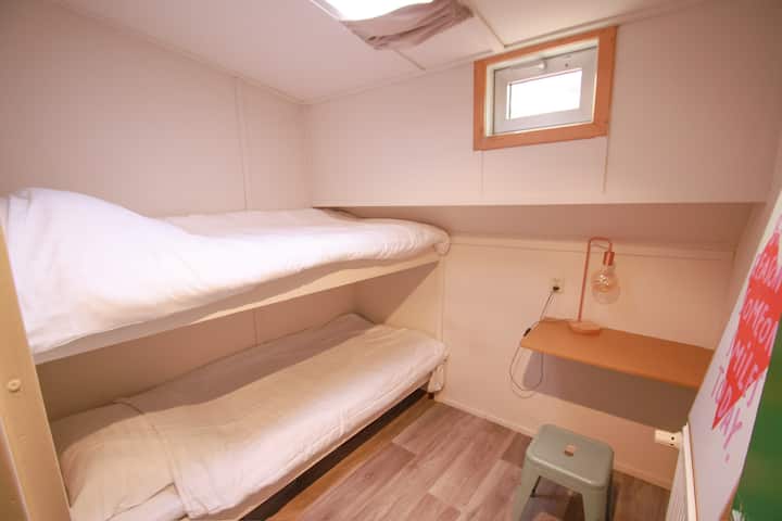 Portside Cabin Bora @Bocoliving Rotterdam Marina - Rotterdam
