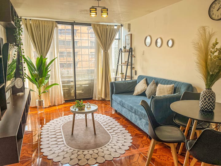 Steps From La Moneda & Metro: Full Wifi & Kitchen - Santiago (Chile)