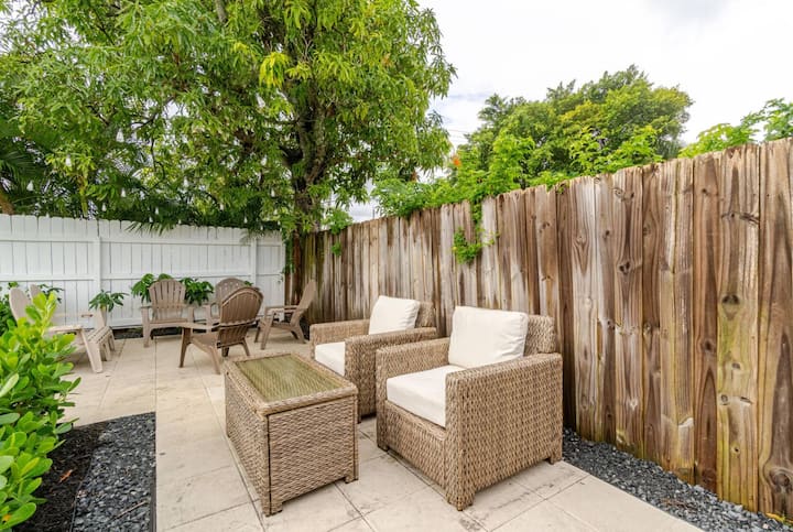 Private Studio W/ Backyard | Near Beach + Kitchen - West Palm Beach, FL