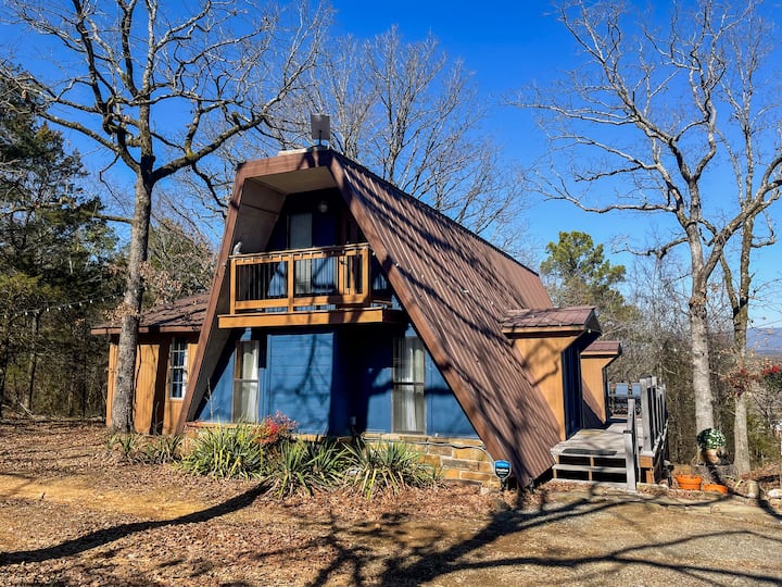 Wister Ridge A-frame | Scenic Lake Cabin- Sleeps 6 - Lake Wister State Park, Wister
