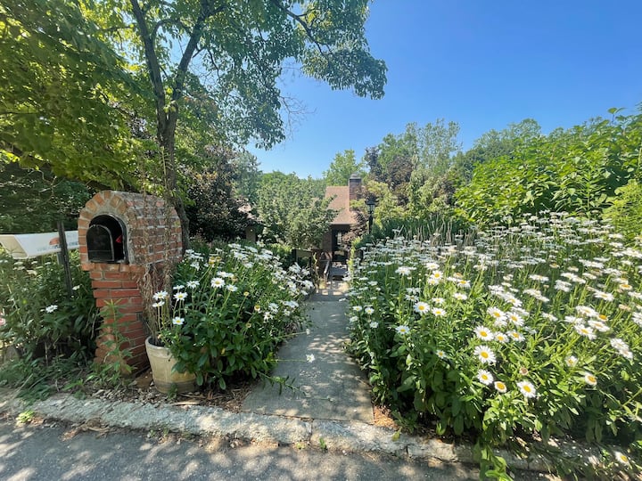 Asheville’s Creekside Getaway - Weaverville, NC