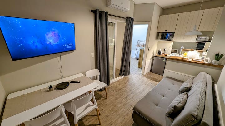 Just Steps Away From The Beach And Shopping - Montevideo