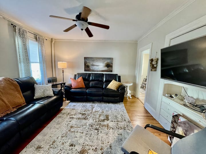 Sunny Two Bedroom Apartment - Glastonbury, CT