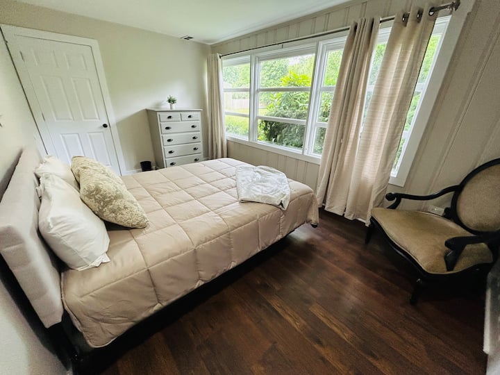 Country Living 3 Bed Historic Cottage Apartment - Betterton Beach, MD