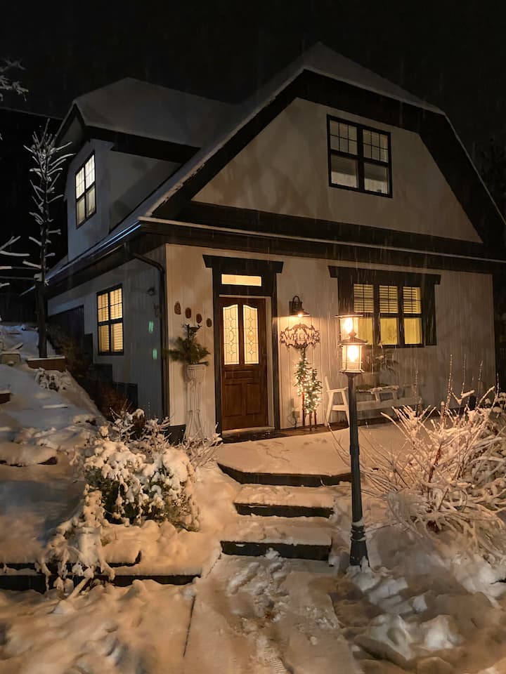 Charming & Cozy Guesthouse In Upper Mission - Kelowna