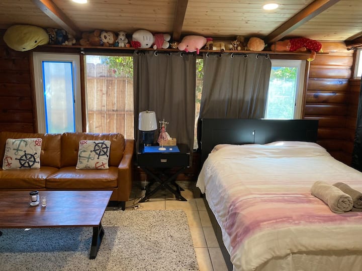 Private Entrance With Private Bathroom - Oakland, CA