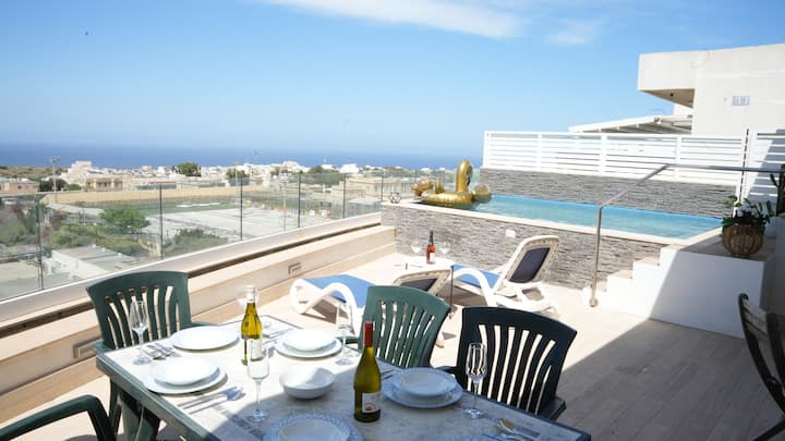 Elegant Sea View Penthouse Escape With Pool - Malta