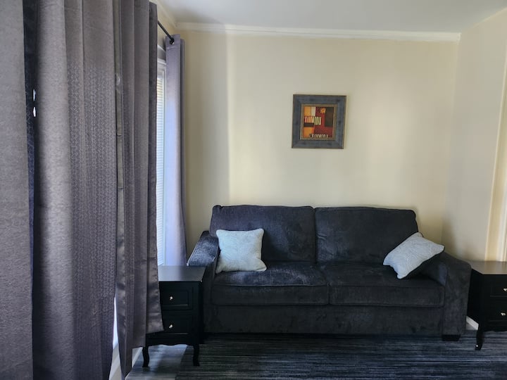 Cozy Studio Close To Downtown - Glens Falls, NY