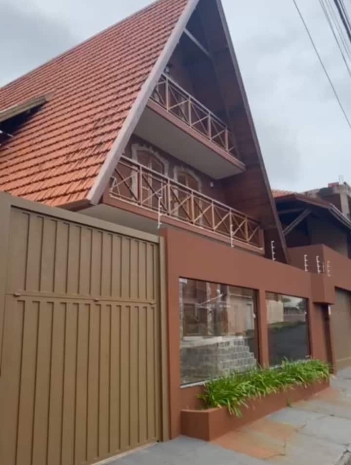 Charmoso Chalé Com 6 Suítes - Botucatu