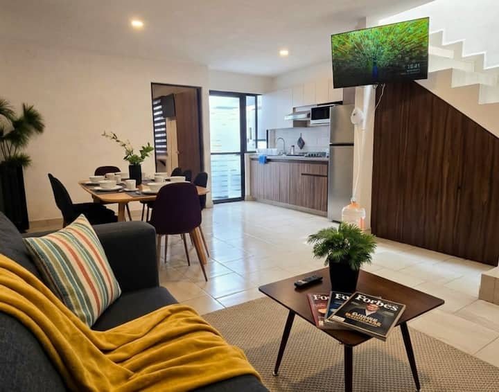 Casa Fracc Privado Cerca Pto Interior Y Outlets - León