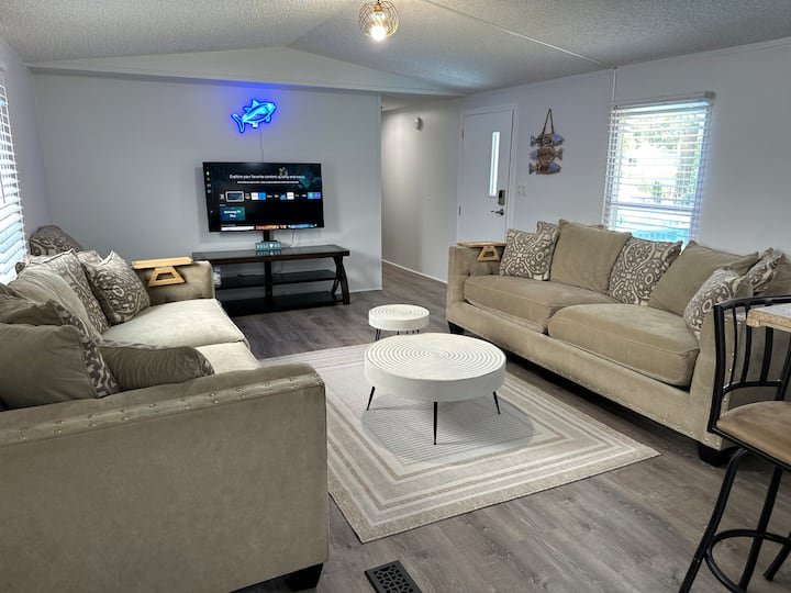 The Hideaway-cozy Beach Home W/ Fire Pit & Swings! - Surf City, NC