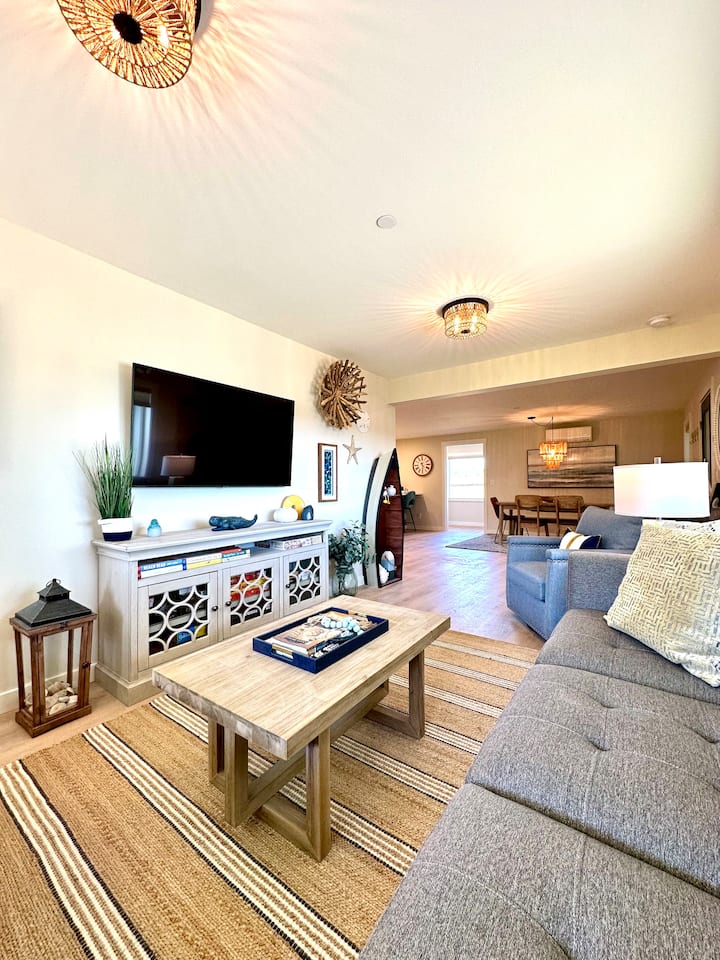 Canal Retreat W/dock, Fire Pit & Game Room - Ocean Shores, WA