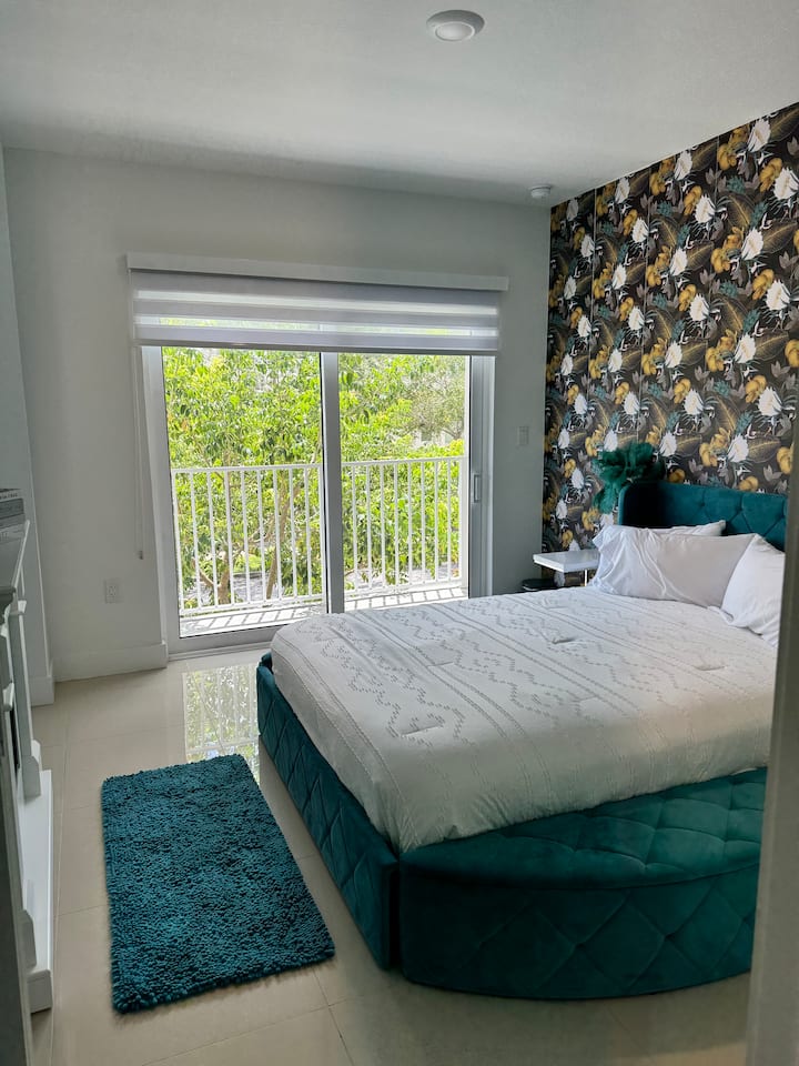 Miami 3 Story House W/balcony, Parking& Rooftop - Homestead, FL