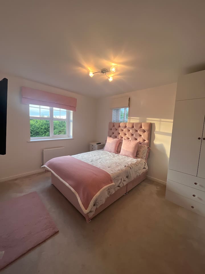 Double Bedroom With Superb Views - Andover