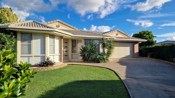 Calahoney - Delightful Home With Pool - Hervey Bay