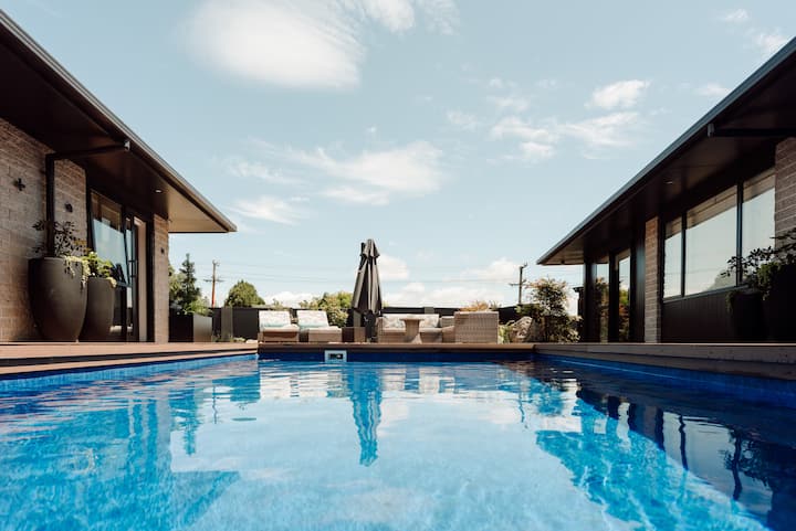 Unique Redwoods Lodge With Heated Pool+spa+sauna - Rotorua