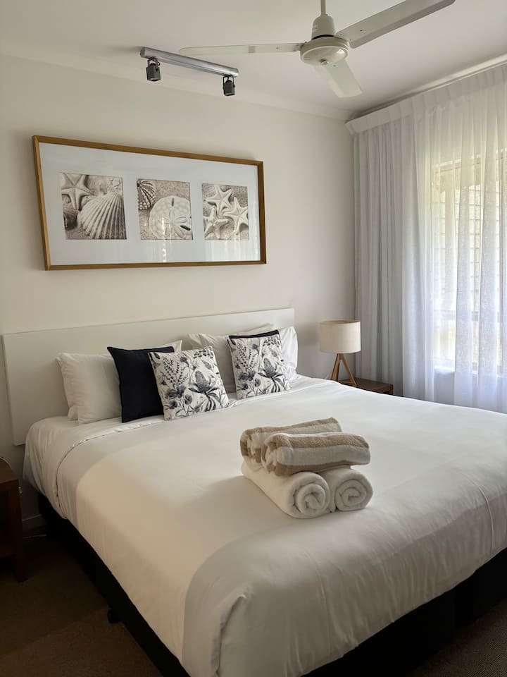 Great 1 Bed Over Pool And Palms - Palm Cove