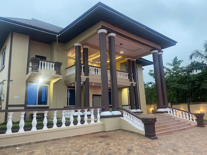 Nanani Luxury Villa - 3 Bedrooms + Private Cinema - Kumasi