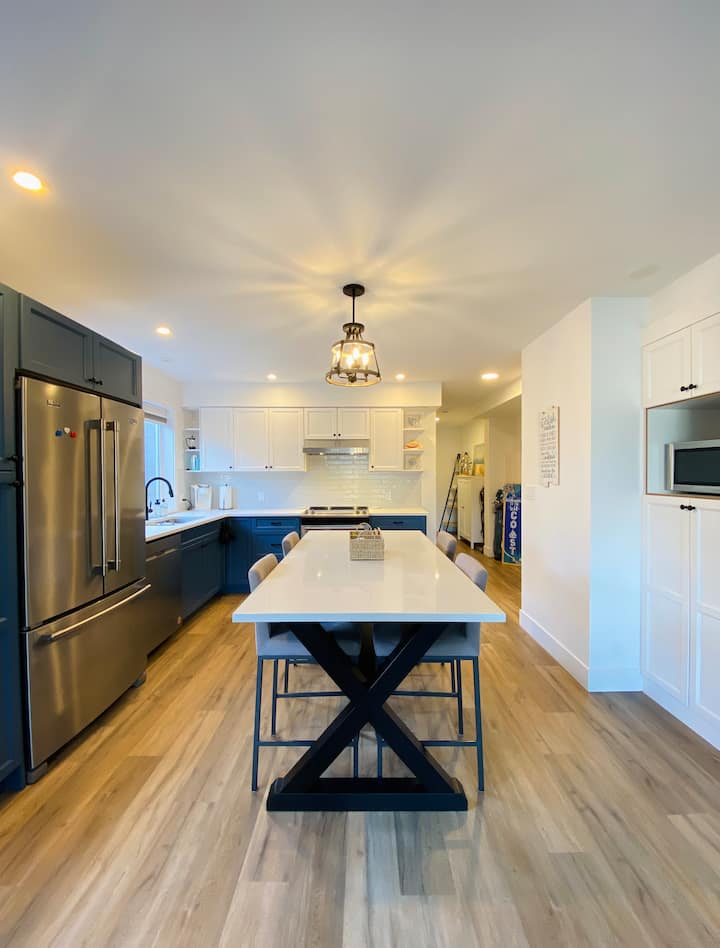 * New! * Savour & Sea Suite (2 Bedroom) - Campbell River