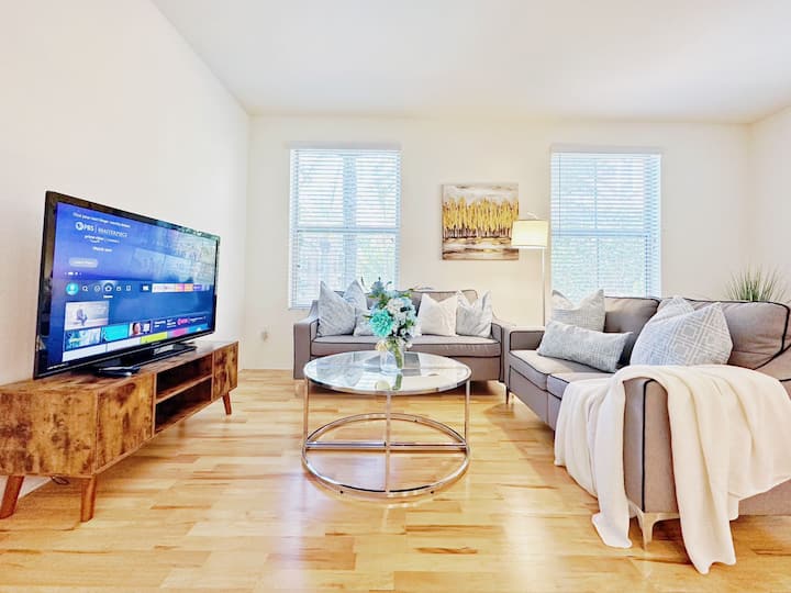 Beside Irvine Spectrum 2b1b Apt - Lake Forest, CA