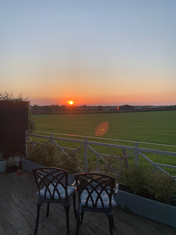 Sunset Cabin - Towcester
