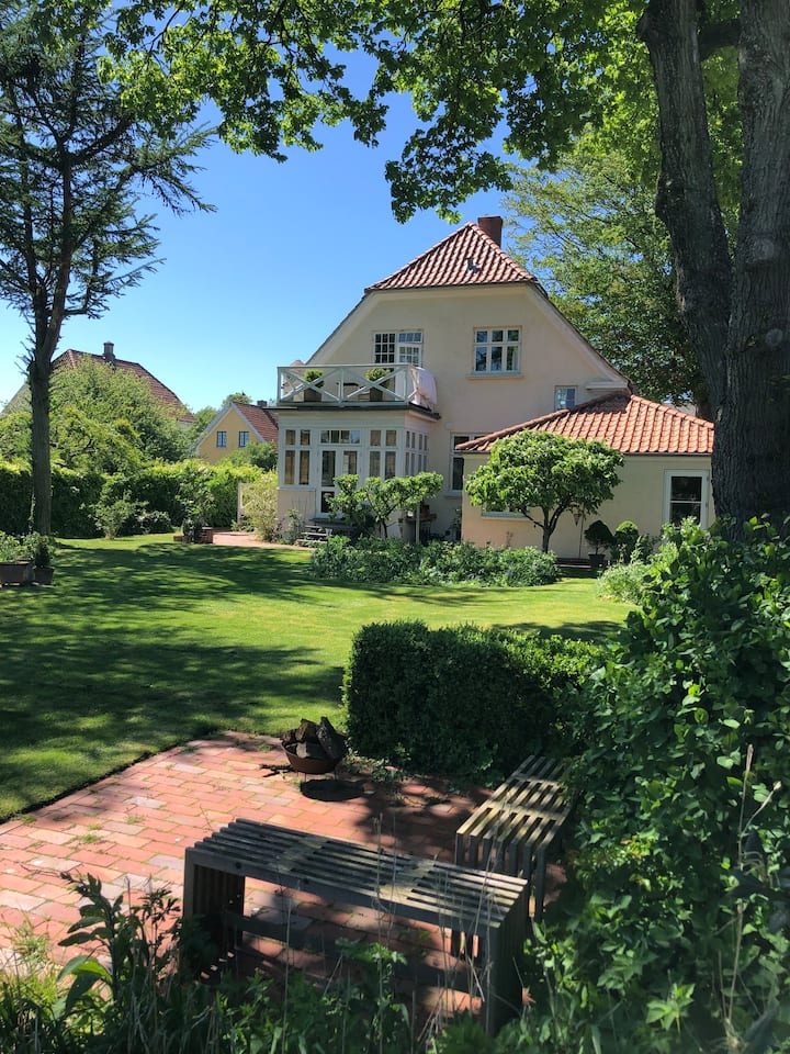 Villa Fra 1910 Med Stor Have - Ribe