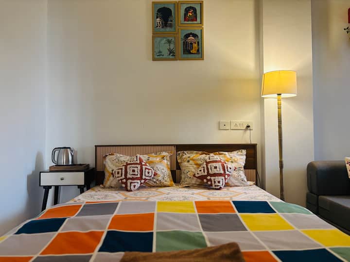 Modern 1br In Posh Area|central Varanasi|station - Varanasi