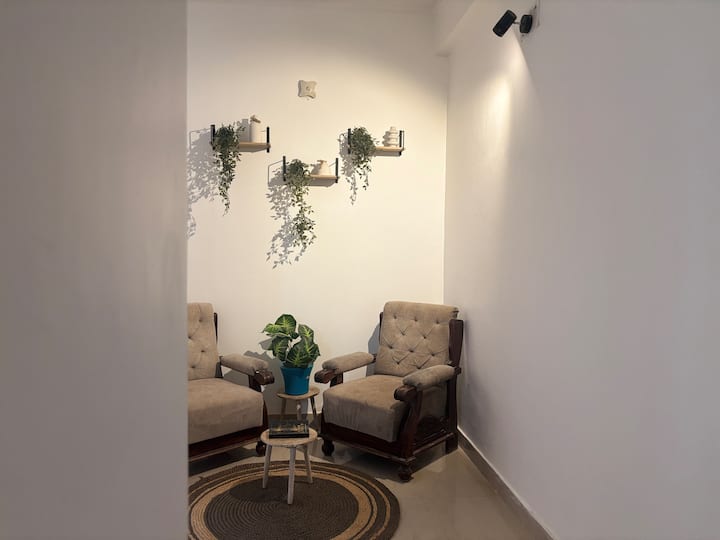 Private Room With Balcony Near Banaras Station - Varanasi