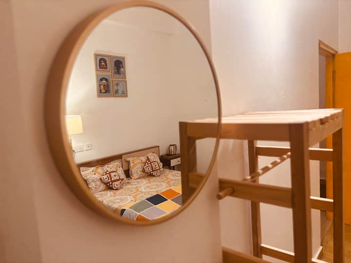 Private Room With Balcony Near Banaras Station - Varanasi