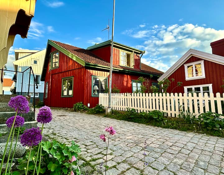 Beautiful 2 Cottage Home In Mollösund - Tjörn