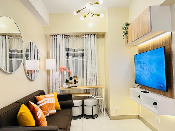 Awesome 2br End Unit Suite Near St Lukes - Quezon City