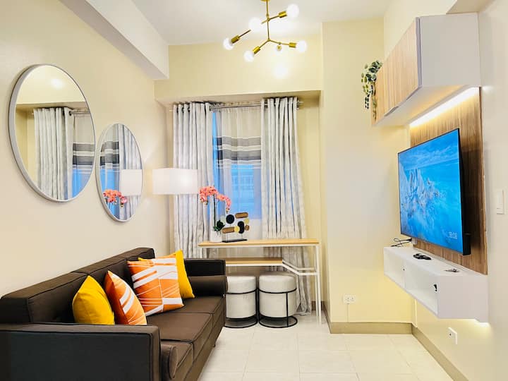 Awesome 2br End Unit Suite Near St Lukes - Quezon City