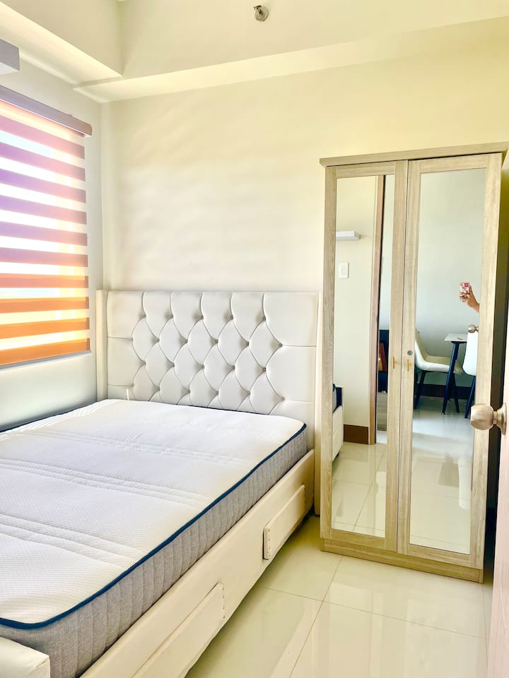 Modern 2br Condo-free Parking W/wifi Near Airport - Parañaque
