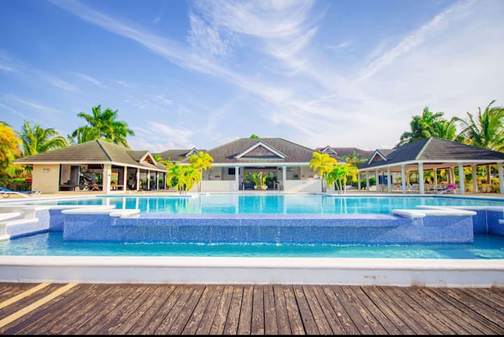 1br Villa @ Coolshade With Pool - Jamaica