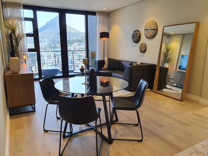 Luxecondo- 2 Balconies, Tablemt View & Heated Pool - Camps Bay