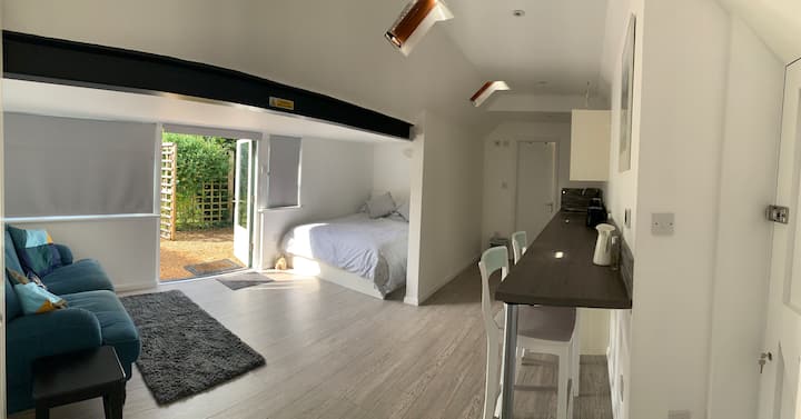 One Bed Garden Studio In Shiplake - Henley-on-Thames