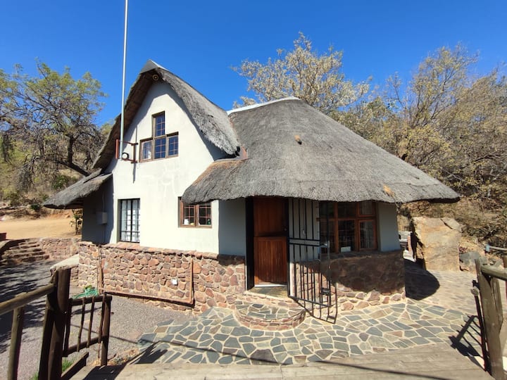 Picturesque Hillside Stone&thatch Cottage-gaborone - Botswana