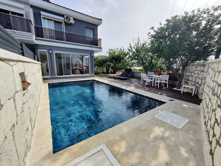 Alcatıda Havuzlu Vılla - Alaçatı