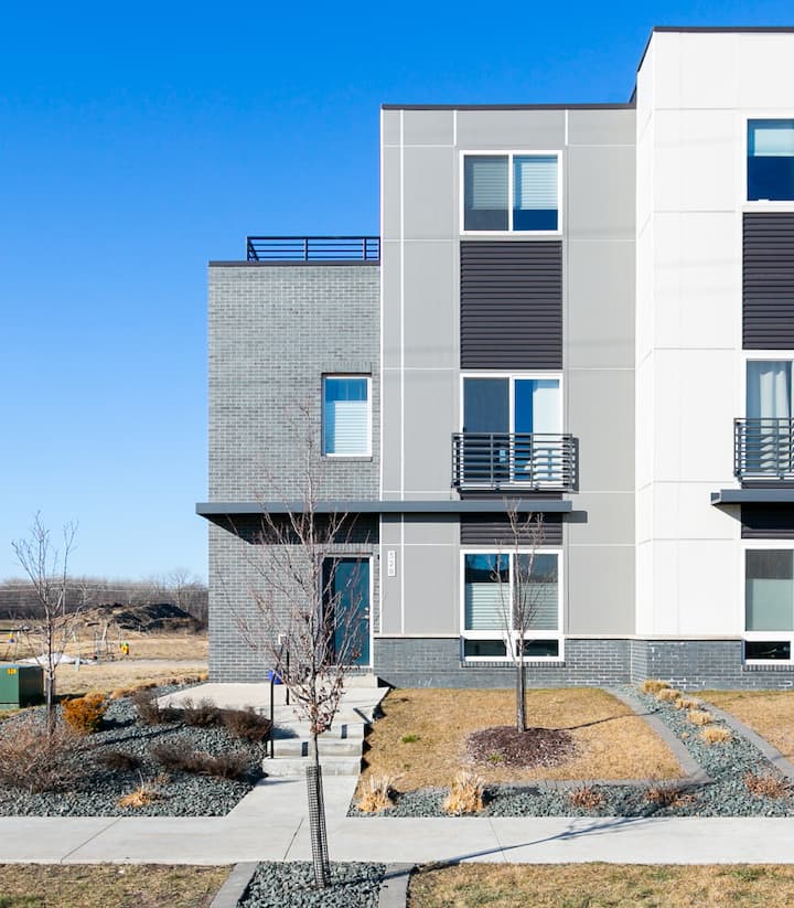 New! Perfect Downtown Location! - Des Moines, IA