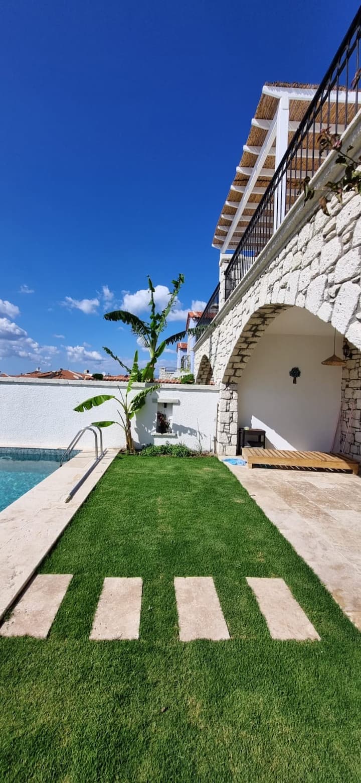Havuzlu Taş Villa 2 - Balıklıova