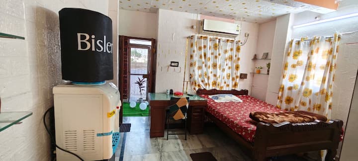 Privet Entry Deluxe 1-bedroom Safe Solo Traveler - Kolkata