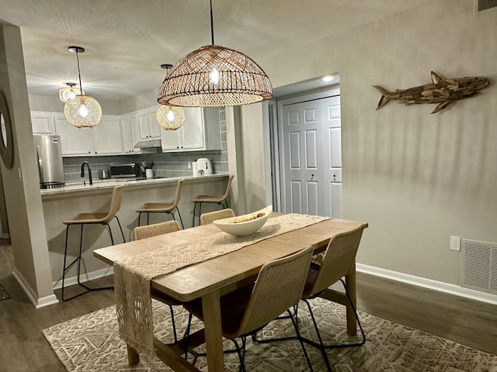 Pelican Cove, 2bd 2bth Condo, Pool + Parking Pass - Rehoboth Beach, DE