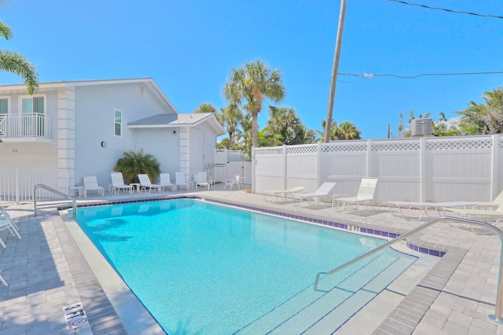 Villa Marina (1 Block From Beach With Heated Pool) - Siesta Key, FL