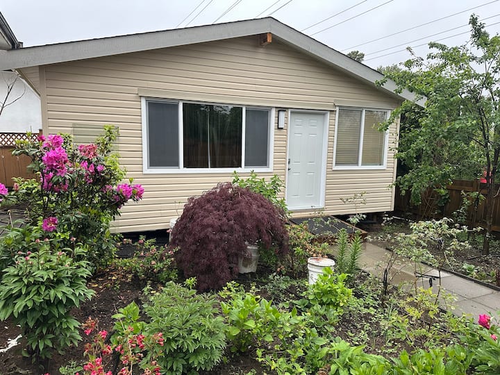Private Entrance,keyless Check In - New Westminster