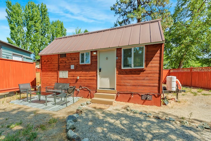 Riverfront Tiny Home Cabin - Cashmere, WA