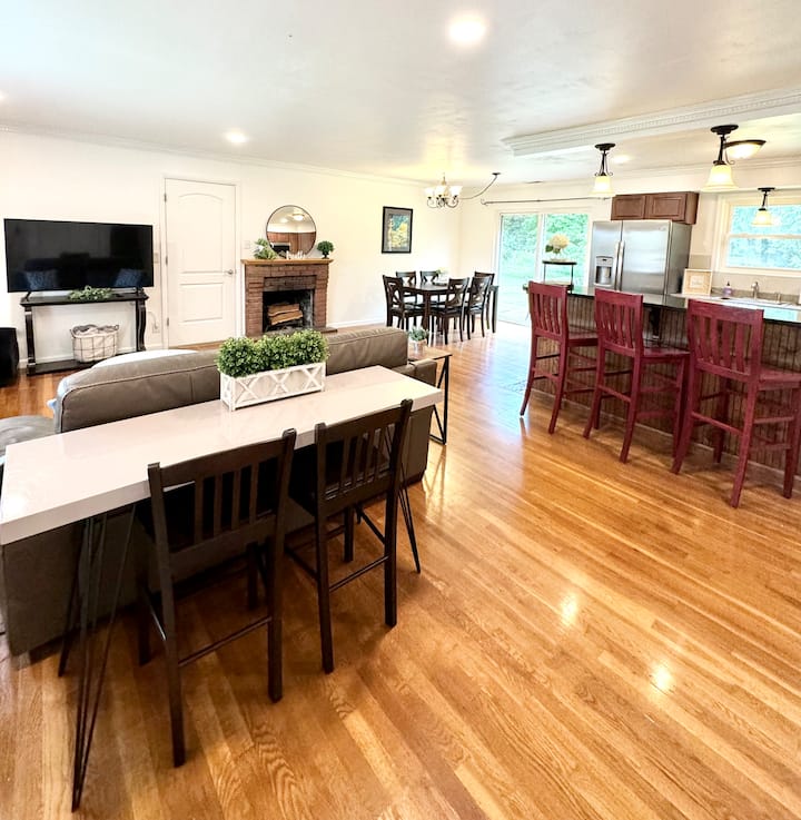 Cincinnati Area W/king Bed & Free Onsite Parking - Cincinnati, OH