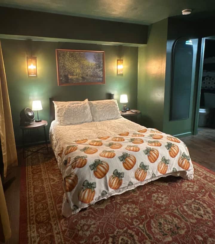 The Gatsby Suite - Pullman, WA